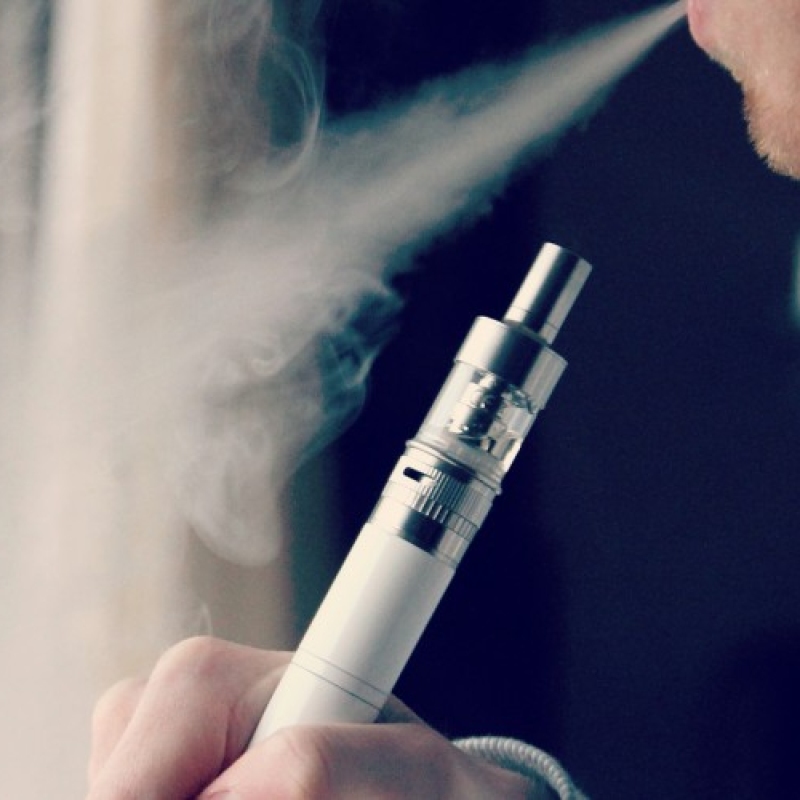 Smoking in a Vaper’s World - Ravelin Magazine